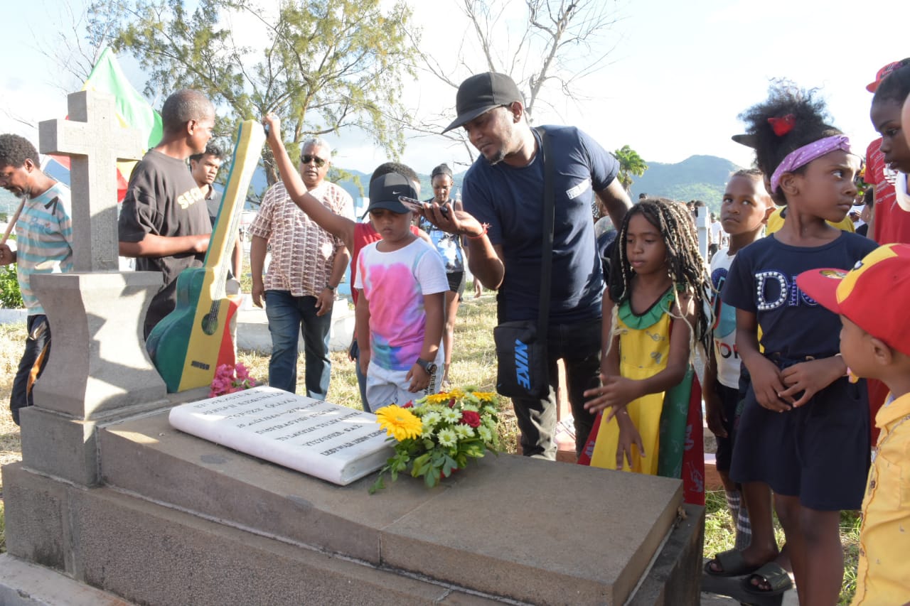 Le Xournal | Kaya… un vibrant hommage dimanche dernier à Roche-Bois…